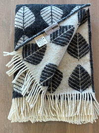 Moia Form Ullpledd, Løv sort, økotex, norsk design - Studio Skadal